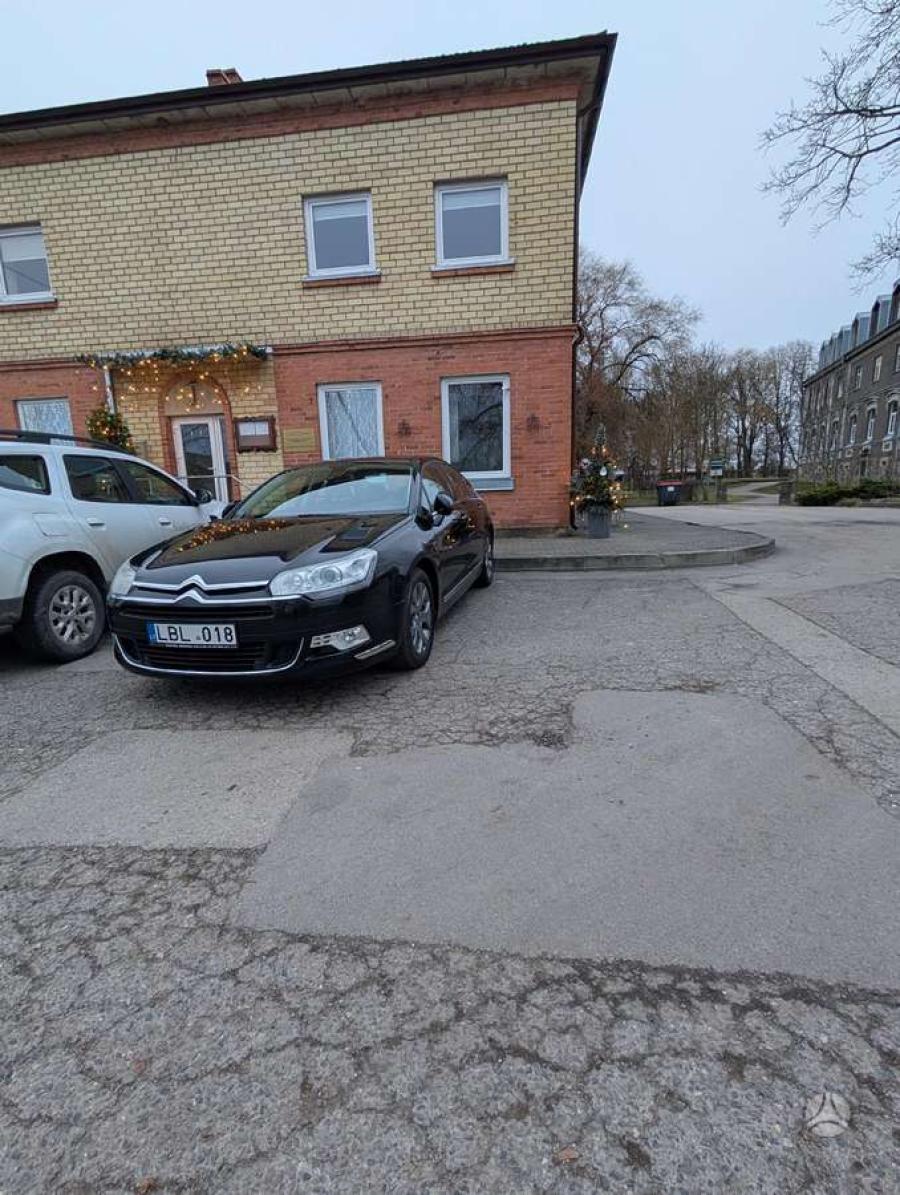 Melns Citroen C5 2012 Šauļi, ar dzinēja tilpumu 2.00 L un nobraukumu 341 tūkst. km par 3600 €, foto 11 vietnē AUTOMOTO.COM.LV