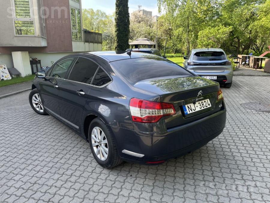 Melns Citroen C5 2012 Rīga, ar dzinēja tilpumu 1.60 L un nobraukumu 290 tūkst. km par 4200 €, foto 6 vietnē AUTOMOTO.COM.LV