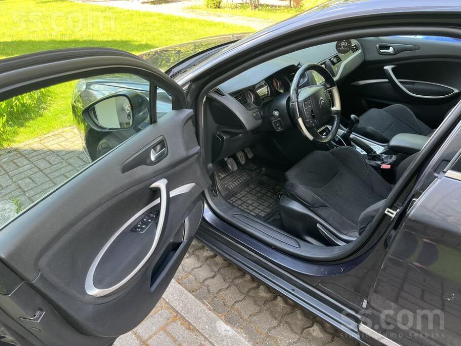 Melns Citroen C5 2012 Rīga, ar dzinēja tilpumu 1.60 L un nobraukumu 290 tūkst. km par 4200 €, foto 12 vietnē AUTOMOTO.COM.LV