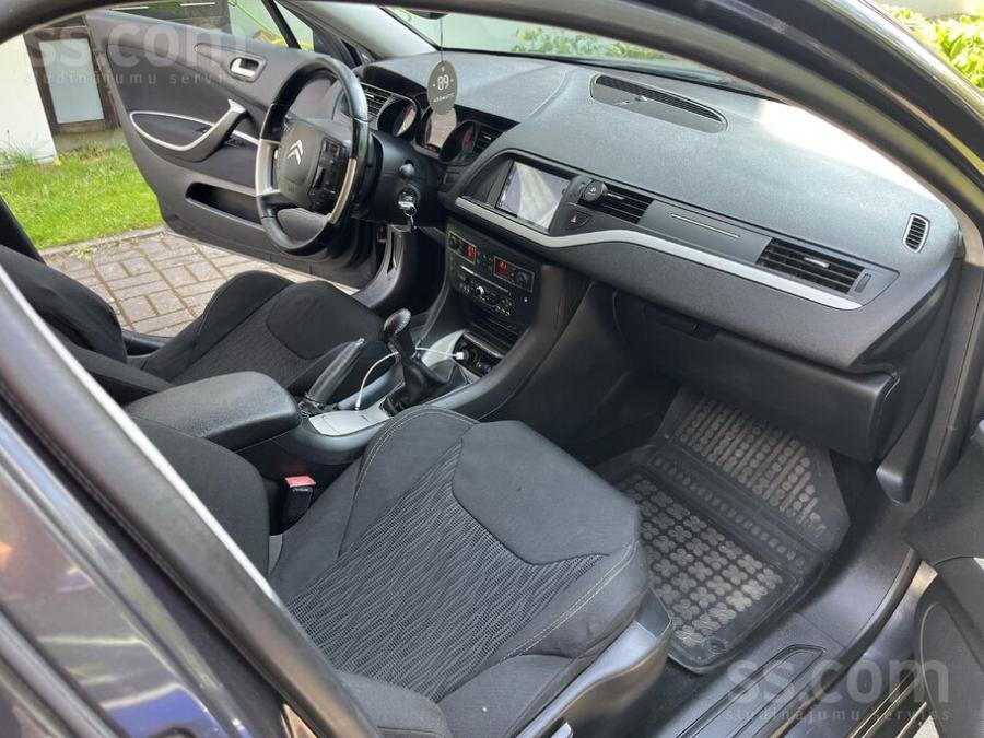 Melns Citroen C5 2012 Rīga, ar dzinēja tilpumu 1.60 L un nobraukumu 290 tūkst. km par 4200 €, foto 13 vietnē AUTOMOTO.COM.LV