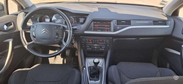 Black Citroen C5 2012 in Taurage, with an engine capacity of 2.00 L and mileage of 232 thousand km for 3499 €, photo 8 on AUTOMOTO.COM.LV