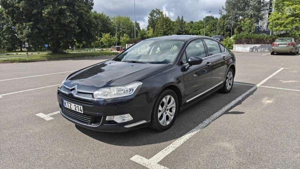 Black Citroen C5 2013 in Vilnius, with an engine capacity of 2.00 L and mileage of 283 thousand km for 2499 €, photo 2 on AUTOMOTO.COM.LV