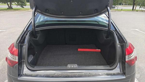Black Citroen C5 2013 in Vilnius, with an engine capacity of 2.00 L and mileage of 283 thousand km for 2499 €, photo 8 on AUTOMOTO.COM.LV