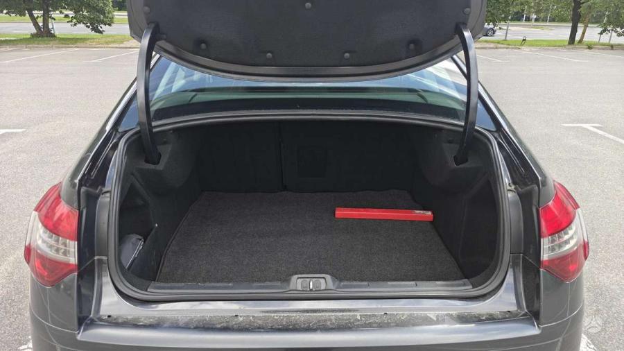 Black Citroen C5 2013 in Vilnius, with an engine capacity of 2.00 L and mileage of 283 thousand km for 2499 €, photo 9 on AUTOMOTO.COM.LV