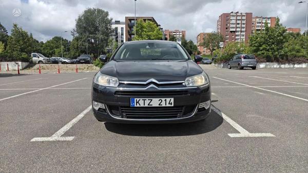 Black Citroen C5 2013 in Vilnius, with an engine capacity of 2.00 L and mileage of 283 thousand km for 2099 €, photo 1 on AUTOMOTO.COM.LV