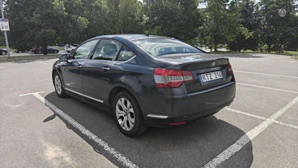 Black Citroen C5 2013 in Vilnius, with an engine capacity of 2.00 L and mileage of 283 thousand km for 2099 €, photo 3 on AUTOMOTO.COM.LV