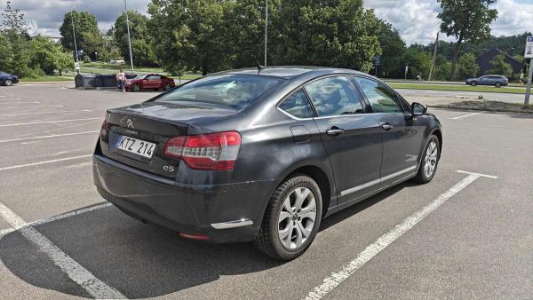 Black Citroen C5 2013 in Vilnius, with an engine capacity of 2.00 L and mileage of 283 thousand km for 2099 €, photo 4 on AUTOMOTO.COM.LV