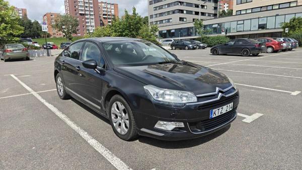 Black Citroen C5 2013 in Vilnius, with an engine capacity of 2.00 L and mileage of 283 thousand km for 2099 €, photo 5 on AUTOMOTO.COM.LV