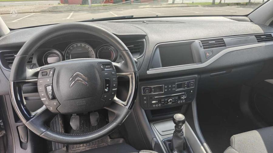 Melns Citroen C5 2013 Viļņa, ar dzinēja tilpumu 2.00 L un nobraukumu 283 tūkst. km par 2099 €, foto 7 vietnē AUTOMOTO.COM.LV