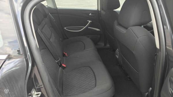 Black Citroen C5 2013 in Vilnius, with an engine capacity of 2.00 L and mileage of 283 thousand km for 2099 €, photo 7 on AUTOMOTO.COM.LV