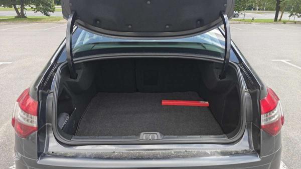 Black Citroen C5 2013 in Vilnius, with an engine capacity of 2.00 L and mileage of 283 thousand km for 2099 €, photo 8 on AUTOMOTO.COM.LV