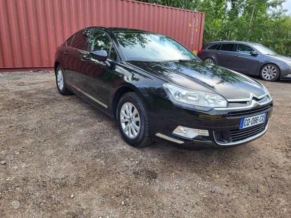 Black Citroen C5 2013 in Kaunas, with an engine capacity of 1.56 L and mileage of 235 thousand km for 2450 €, photo 1 on AUTOMOTO.COM.LV