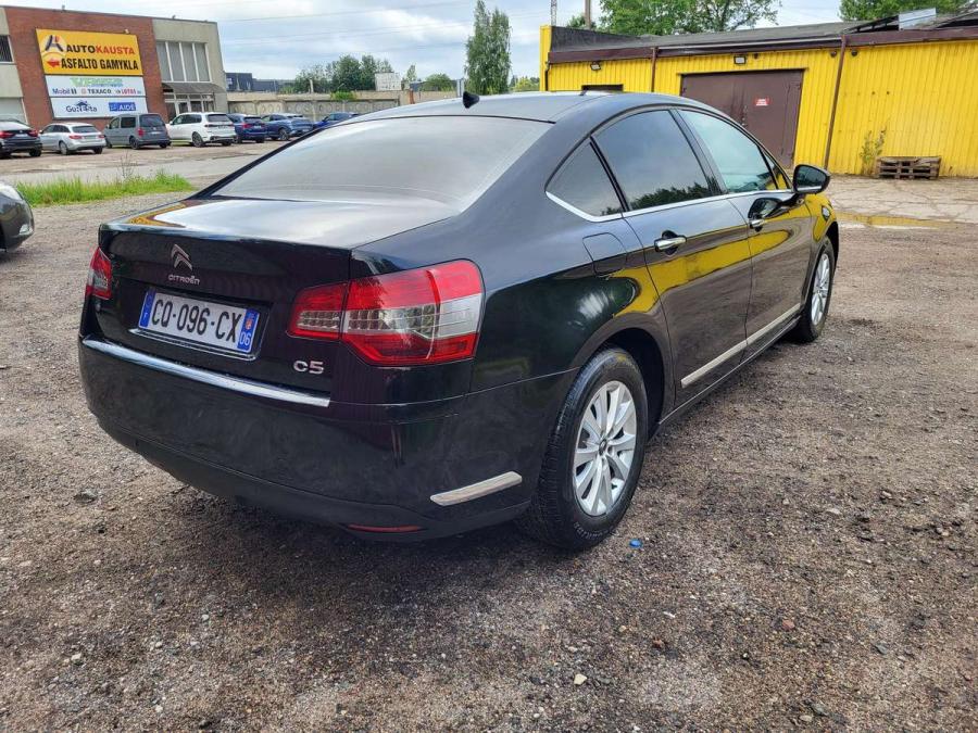 Black Citroen C5 2013 in Kaunas, with an engine capacity of 1.56 L and mileage of 235 thousand km for 2450 €, photo 5 on AUTOMOTO.COM.LV