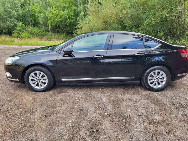Black Citroen C5 2013 in Kaunas, with an engine capacity of 1.56 L and mileage of 235 thousand km for 2450 €, photo 7 on AUTOMOTO.COM.LV