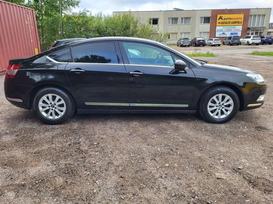Black Citroen C5 2013 in Kaunas, with an engine capacity of 1.56 L and mileage of 235 thousand km for 2450 €, photo 9 on AUTOMOTO.COM.LV