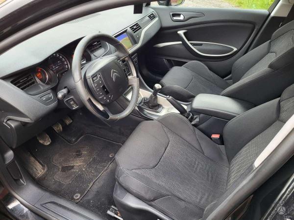 Black Citroen C5 2013 in Kaunas, with an engine capacity of 1.56 L and mileage of 235 thousand km for 2450 €, photo 9 on AUTOMOTO.COM.LV