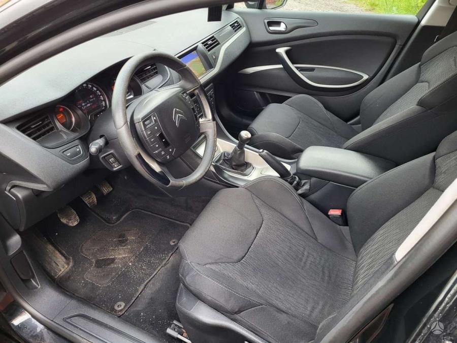 Black Citroen C5 2013 in Kaunas, with an engine capacity of 1.56 L and mileage of 235 thousand km for 2450 €, photo 10 on AUTOMOTO.COM.LV