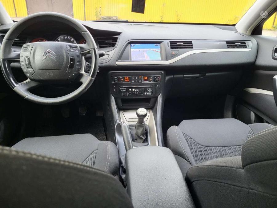 Black Citroen C5 2013 in Kaunas, with an engine capacity of 1.56 L and mileage of 235 thousand km for 2450 €, photo 11 on AUTOMOTO.COM.LV