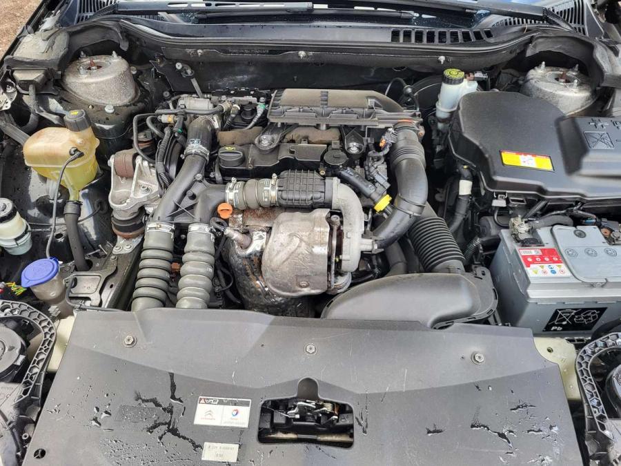 Black Citroen C5 2013 in Kaunas, with an engine capacity of 1.56 L and mileage of 235 thousand km for 2450 €, photo 16 on AUTOMOTO.COM.LV