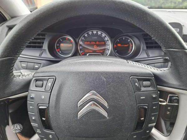 Black Citroen C5 2013 in Ukmerge, with an engine capacity of 1.60 L and mileage of 274 thousand km for 2650 €, photo 7 on AUTOMOTO.COM.LV