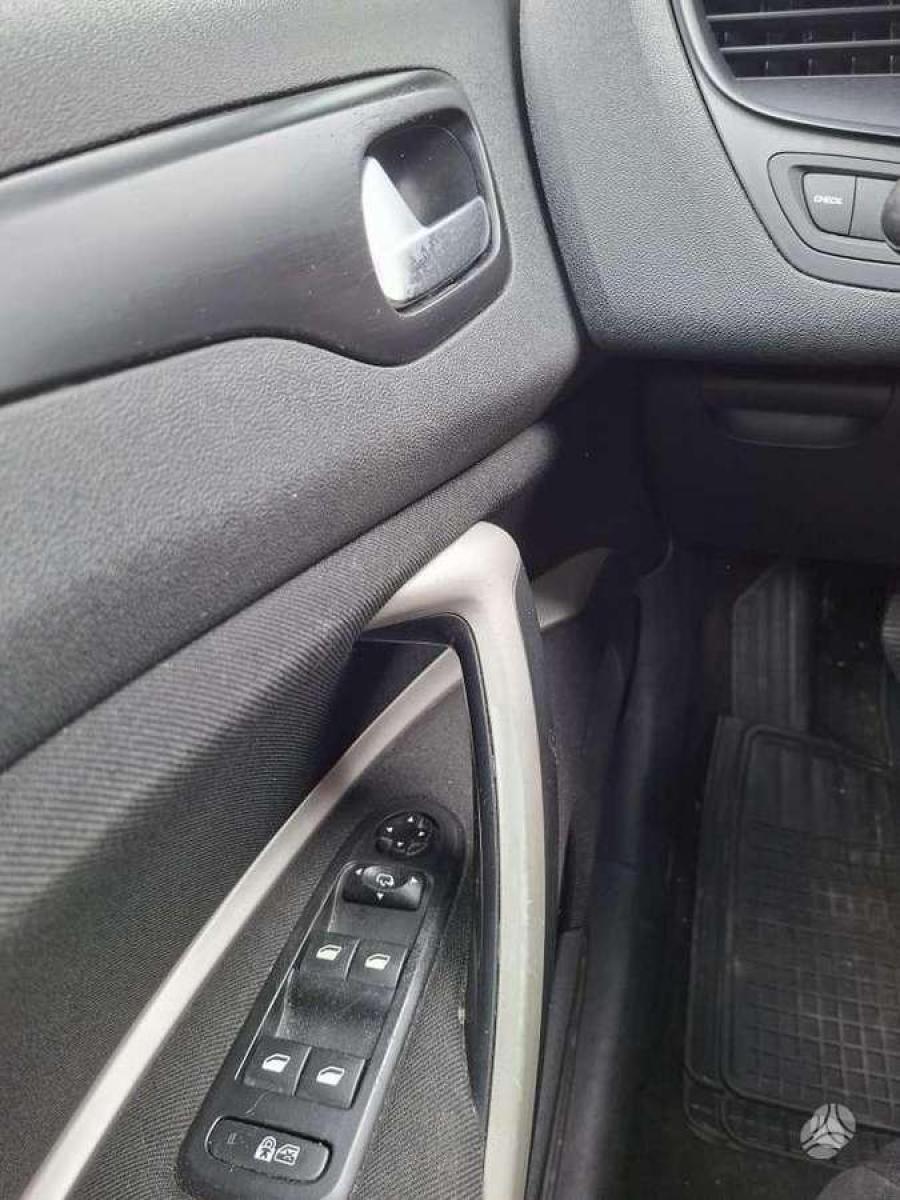 Melns Citroen C5 2013 Ukmergė, ar dzinēja tilpumu 1.60 L un nobraukumu 274 tūkst. km par 2650 €, foto 8 vietnē AUTOMOTO.COM.LV