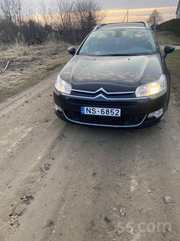 Black Citroen C5 2008 in Jelgava, with an engine capacity of 2.00 L and mileage of 360 thousand km for 1990 €, photo 2 on AUTOMOTO.COM.LV