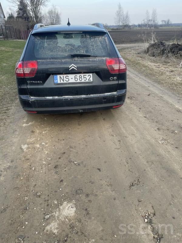 Black Citroen C5 2008 in Jelgava, with an engine capacity of 2.00 L and mileage of 360 thousand km for 1990 €, photo 3 on AUTOMOTO.COM.LV