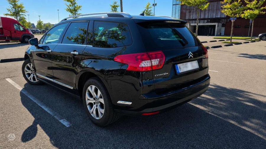 Black Citroen C5 2008 in Klaipeda, with an engine capacity of 2.18 L and mileage of 387 thousand km for 2850 €, photo 6 on AUTOMOTO.COM.LV