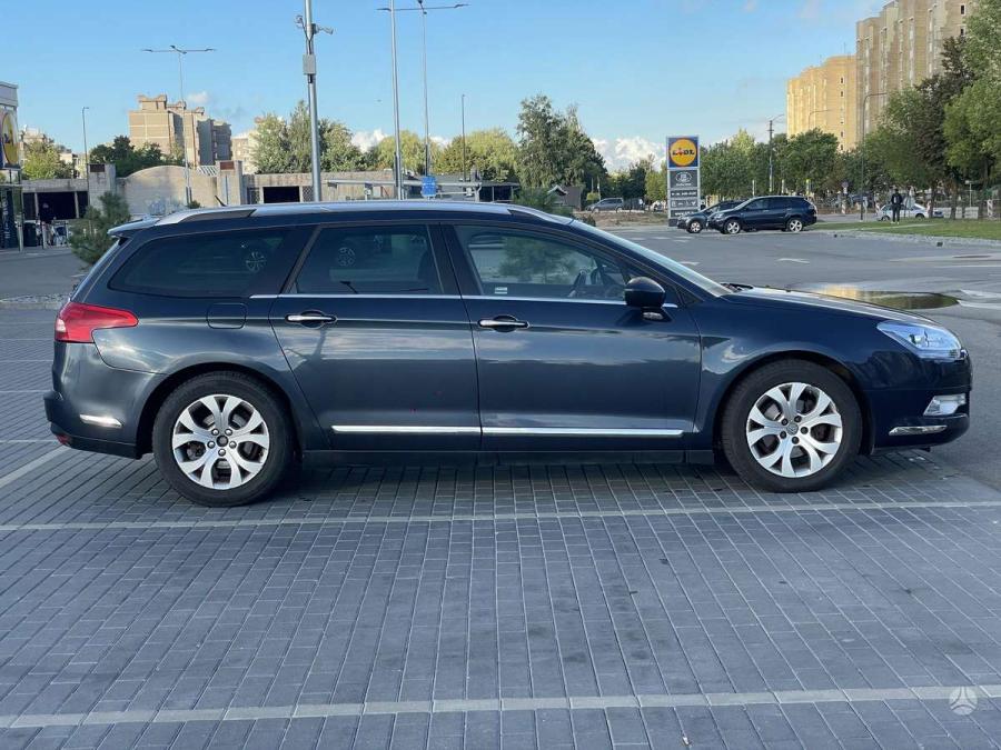 Melns Citroen C5 2008 Kauņa, ar dzinēja tilpumu 2.00 L un nobraukumu 291 tūkst. km par 1300 €, foto 5 vietnē AUTOMOTO.COM.LV