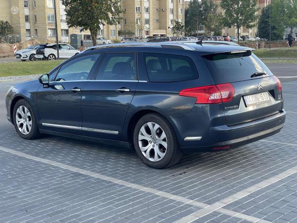 Black Citroen C5 2008 in Kaunas, with an engine capacity of 2.00 L and mileage of 291 thousand km for 1300 €, photo 8 on AUTOMOTO.COM.LV