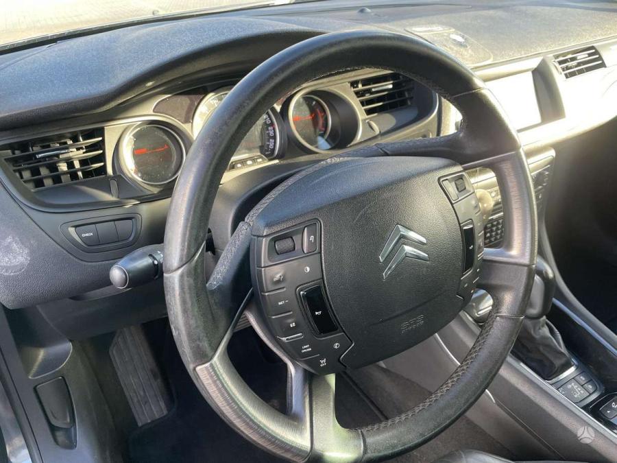 Melns Citroen C5 2008 Kauņa, ar dzinēja tilpumu 2.00 L un nobraukumu 291 tūkst. km par 1300 €, foto 17 vietnē AUTOMOTO.COM.LV