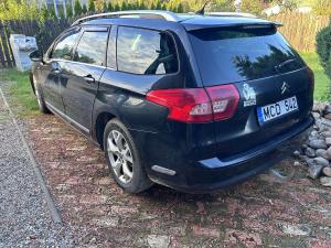 Ситроен С5 2008 в Ионава на AUTOMOTO.COM.LV Черный Ситроен С5 2008 в Ионава, объемом двигателя 2.20 л и пробегом 330 тыс. км за 1950 €, фото 1 на AUTOMOTO.COM.LV