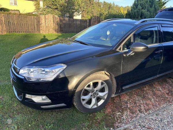 Ситроен С5 2008 в Ионава на AUTOMOTO.COM.LV Черный Ситроен С5 2008 в Ионава, объемом двигателя 2.20 л и пробегом 330 тыс. км за 1950 €, фото 3 на AUTOMOTO.COM.LV