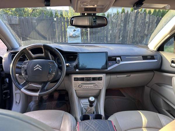 Ситроен С5 2008 в Ионава на AUTOMOTO.COM.LV Черный Ситроен С5 2008 в Ионава, объемом двигателя 2.20 л и пробегом 330 тыс. км за 1950 €, фото 8 на AUTOMOTO.COM.LV