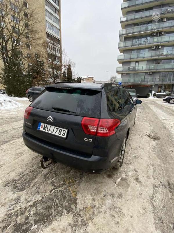 Black Citroen C5 2009 in Vilnius, with an engine capacity of 2.00 L and mileage of 251 thousand km for 2600 €, photo 3 on AUTOMOTO.COM.LV