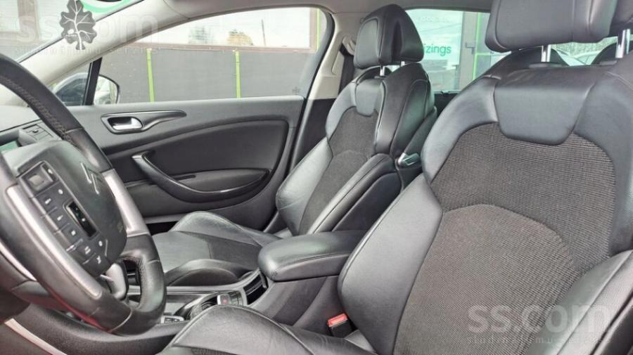 Black Citroen C5 2009 in Riga, with an engine capacity of 2.70 L and mileage of 385 thousand km for 2500 €, photo 10 on AUTOMOTO.COM.LV