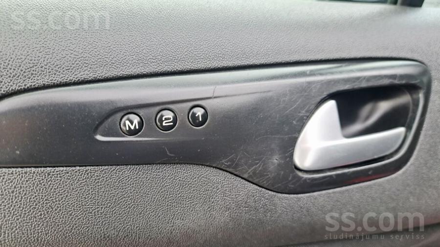 Melns Citroen C5 2009 Rīga, ar dzinēja tilpumu 2.70 L un nobraukumu 385 tūkst. km par 2700 €, foto 15 vietnē AUTOMOTO.COM.LV