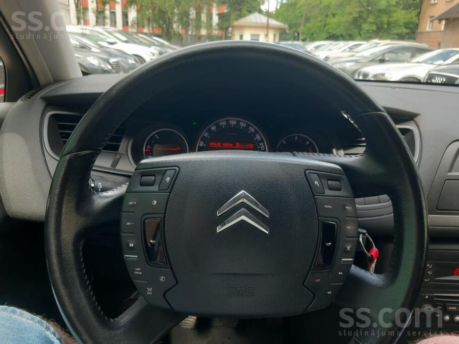 Melns Citroen C5 2009 Daugavpils, ar dzinēja tilpumu 1.60 L un nobraukumu 0 tūkst. km par 2750 €, foto 17 vietnē AUTOMOTO.COM.LV