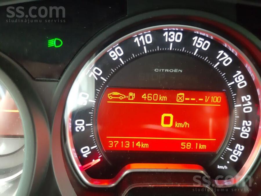 Melns Citroen C5 2009 Daugavpils, ar dzinēja tilpumu 1.60 L un nobraukumu 0 tūkst. km par 2750 €, foto 18 vietnē AUTOMOTO.COM.LV