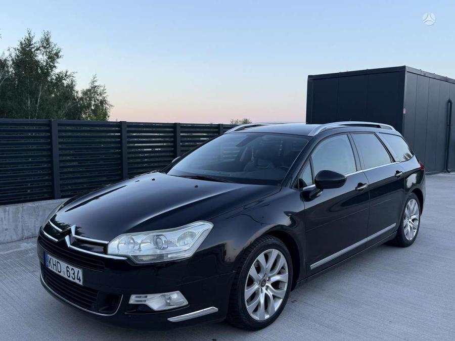 Black Citroen C5 2009 in Vilnius, with an engine capacity of 2.72 L and mileage of 354 thousand km for 2400 €, photo 1 on AUTOMOTO.COM.LV