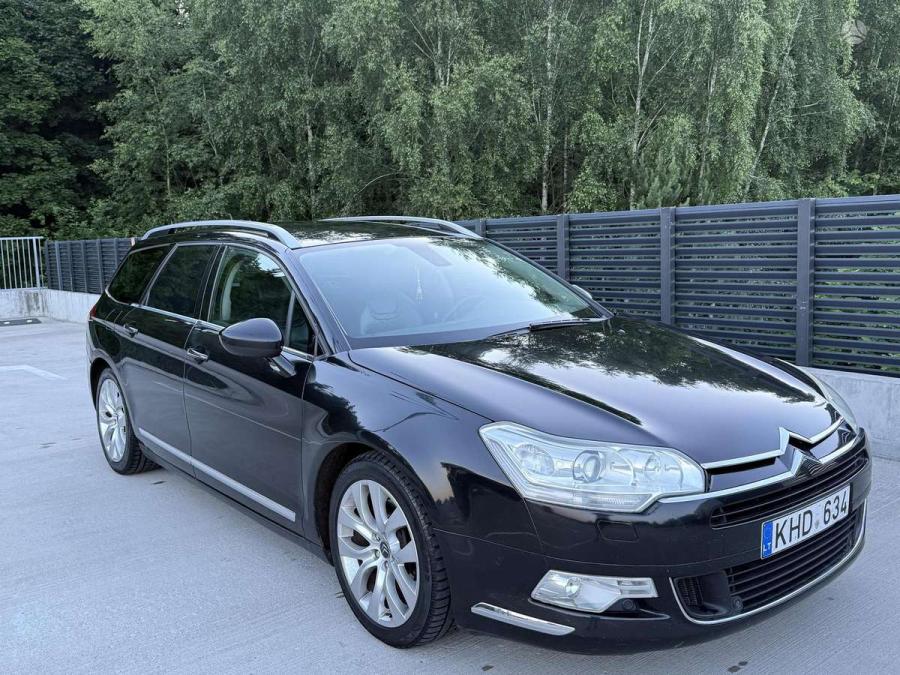 Black Citroen C5 2009 in Vilnius, with an engine capacity of 2.72 L and mileage of 354 thousand km for 2400 €, photo 3 on AUTOMOTO.COM.LV