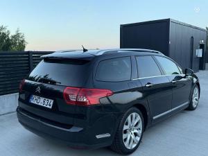 Black Citroen C5 2009 in Vilnius, with an engine capacity of 2.72 L and mileage of 354 thousand km for 2400 €, photo 4 on AUTOMOTO.COM.LV