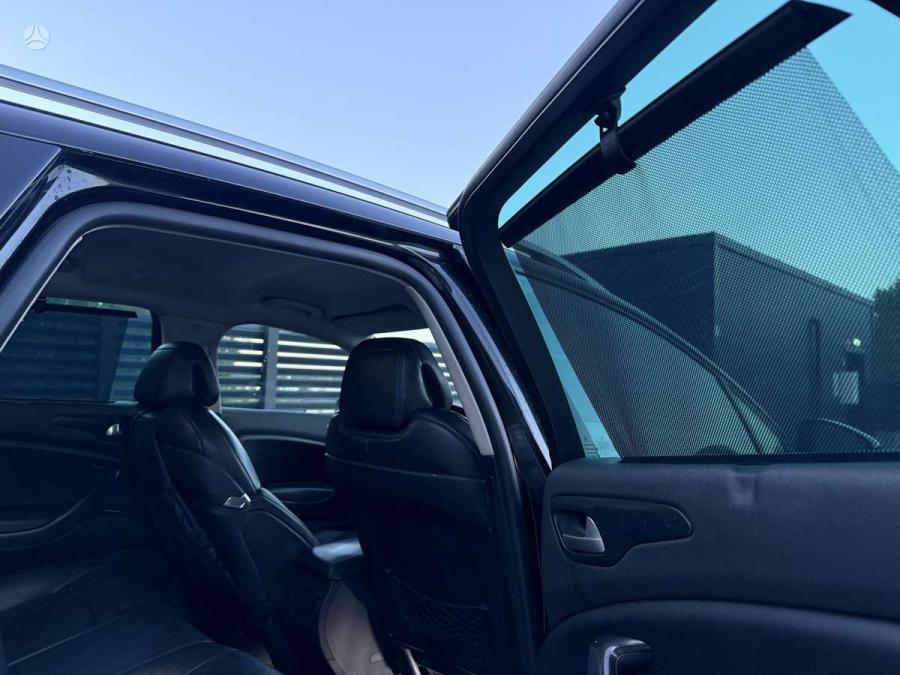 Black Citroen C5 2009 in Vilnius, with an engine capacity of 2.72 L and mileage of 354 thousand km for 2400 €, photo 6 on AUTOMOTO.COM.LV