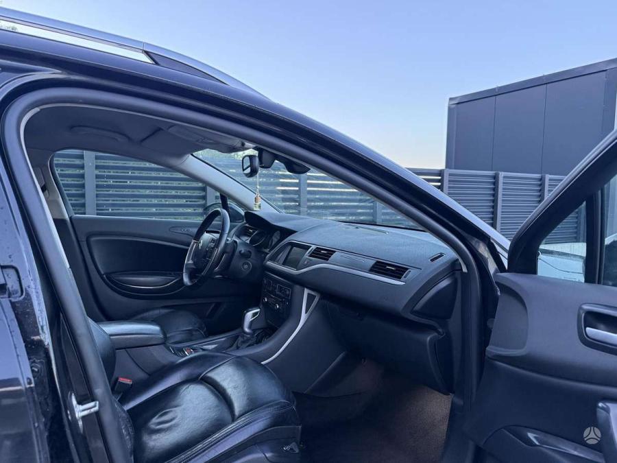 Black Citroen C5 2009 in Vilnius, with an engine capacity of 2.72 L and mileage of 354 thousand km for 2400 €, photo 7 on AUTOMOTO.COM.LV