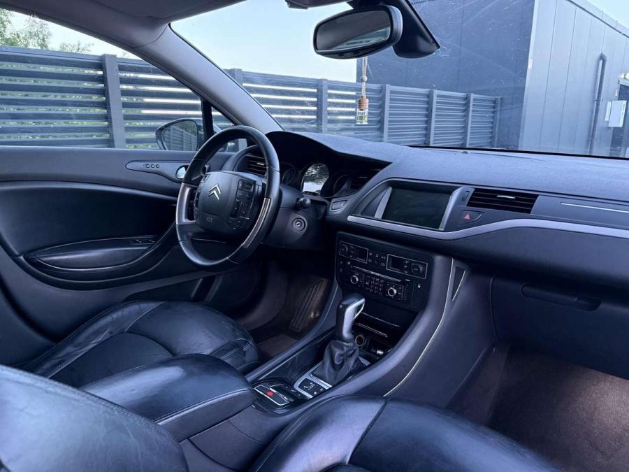 Black Citroen C5 2009 in Vilnius, with an engine capacity of 2.72 L and mileage of 354 thousand km for 2400 €, photo 8 on AUTOMOTO.COM.LV