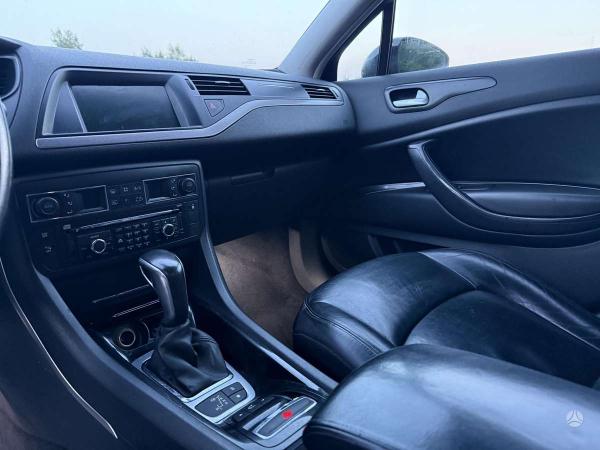 Melns Citroen C5 2009 Viļņa, ar dzinēja tilpumu 2.72 L un nobraukumu 354 tūkst. km par 2400 €, foto 9 vietnē AUTOMOTO.COM.LV