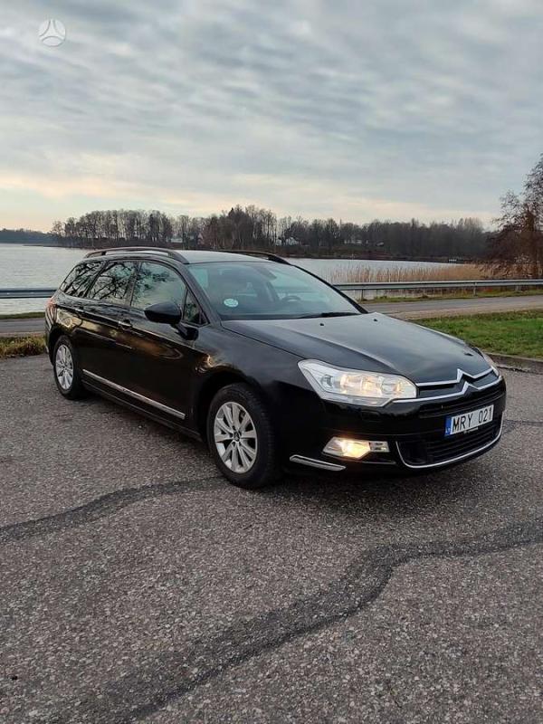 Black Citroen C5 2009 in Trakai, with an engine capacity of 1.60 L and mileage of 220 thousand km for 2200 €, photo 1 on AUTOMOTO.COM.LV