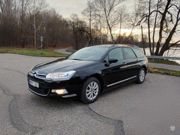 Black Citroen C5 2009 in Trakai, with an engine capacity of 1.60 L and mileage of 220 thousand km for 2200 €, photo 2 on AUTOMOTO.COM.LV