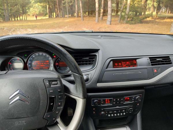 Black Citroen C5 2009 in Trakai, with an engine capacity of 1.60 L and mileage of 220 thousand km for 2200 €, photo 7 on AUTOMOTO.COM.LV