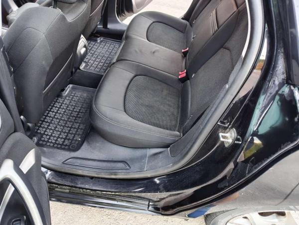 Black Citroen C5 2009 in Kaunas, with an engine capacity of 2.00 L and mileage of 349 thousand km for 1900 €, photo 9 on AUTOMOTO.COM.LV